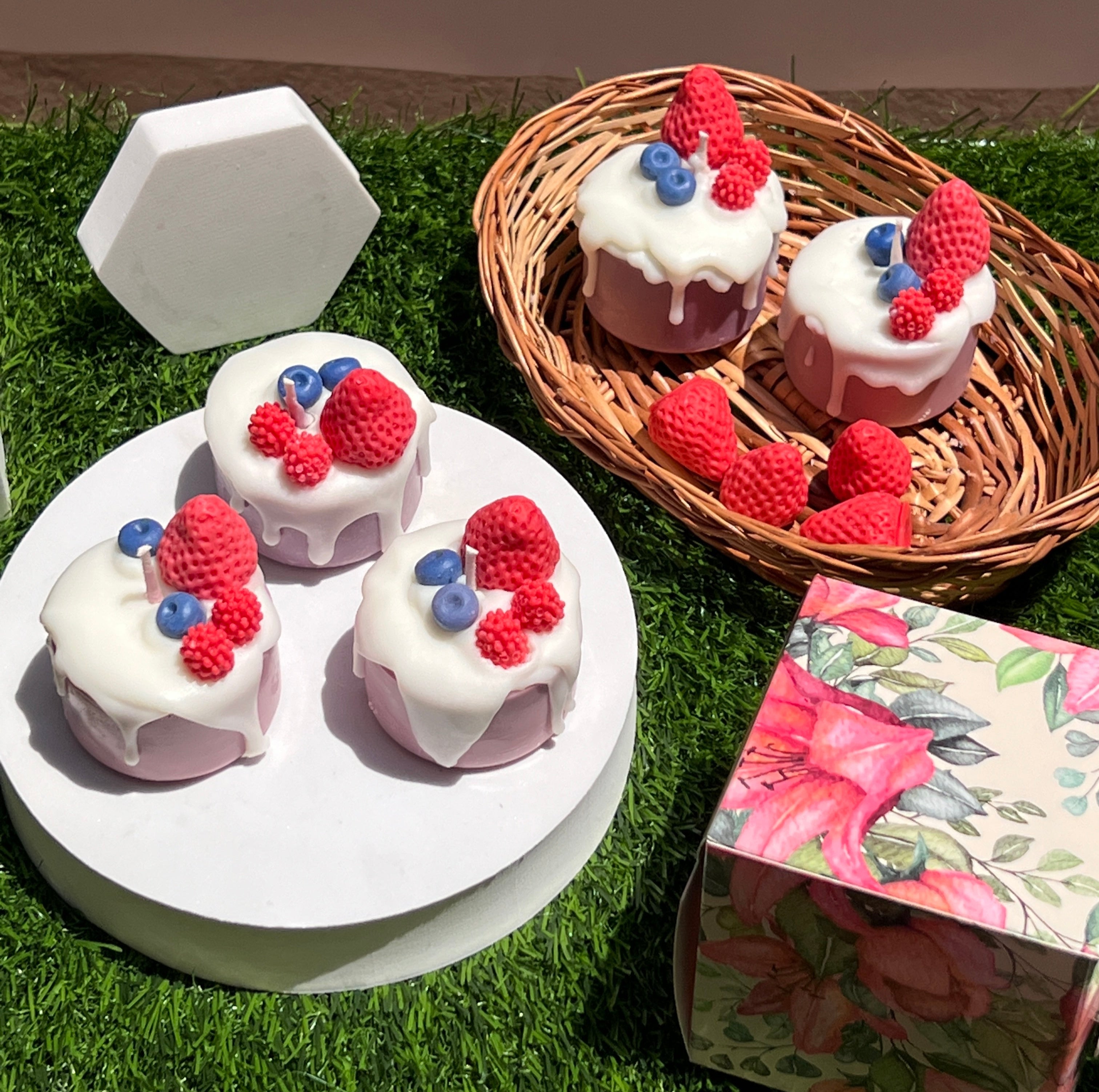Cake Candle Gift Box – BumbleBee Candles